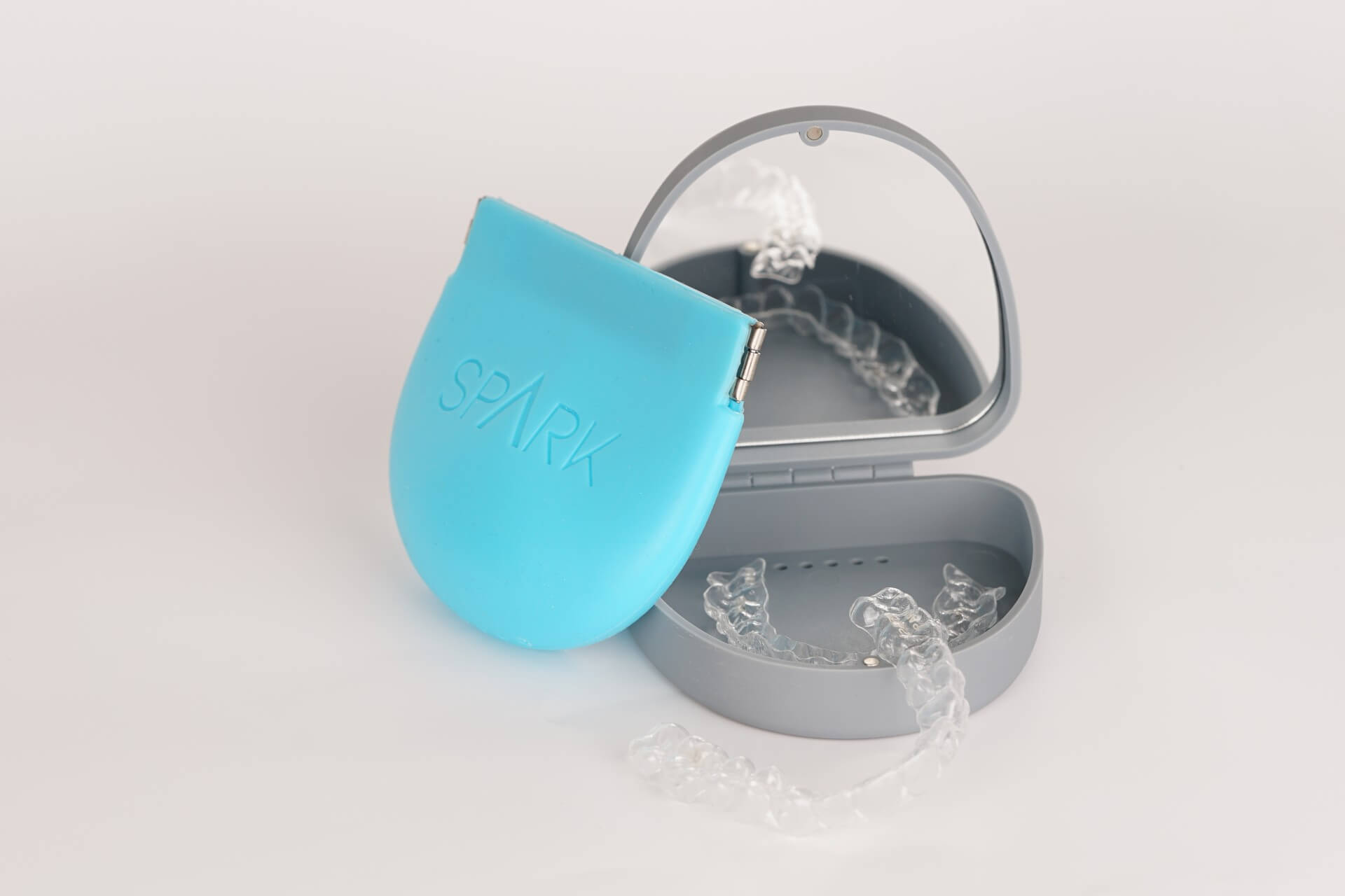 Invisalign vs Spark: diferencias, ventajas y cuál elegir